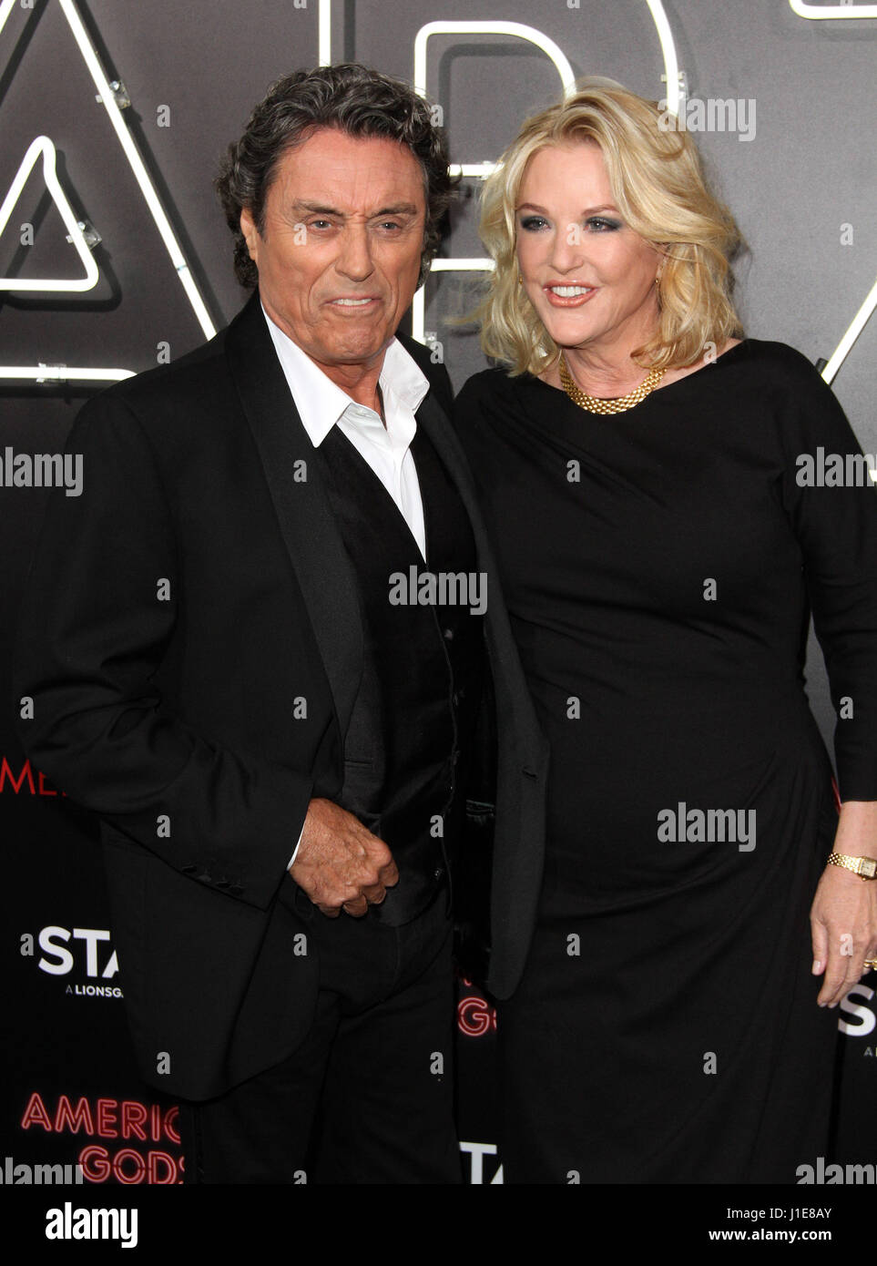 Ian mcshane wife gwen humble hi-res stock photography and images - Alamy