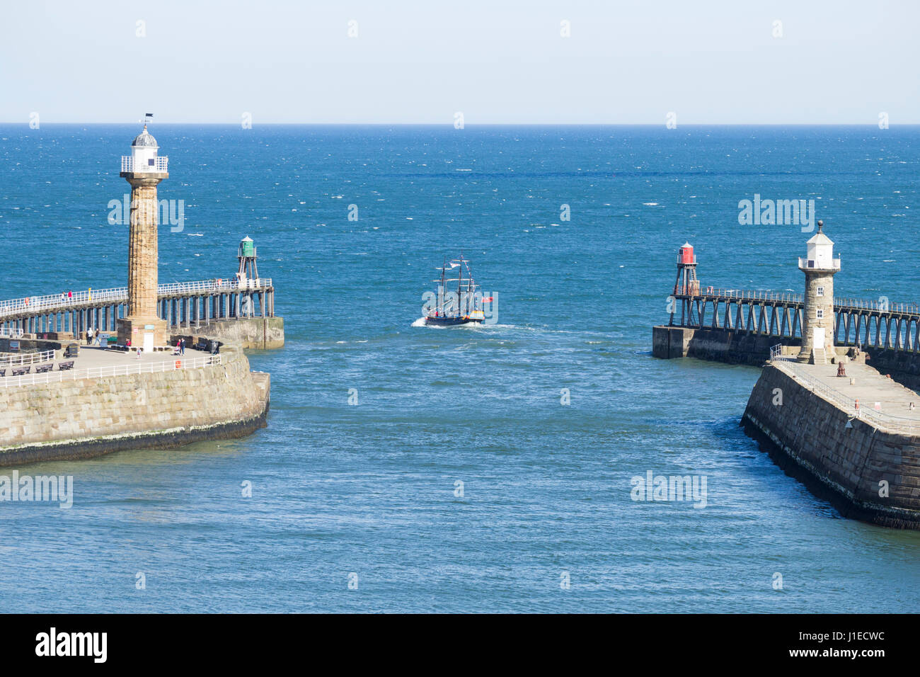 Whitby, North Yorkshire, England, UK. 21st April, 2017. Weather: Bright ...