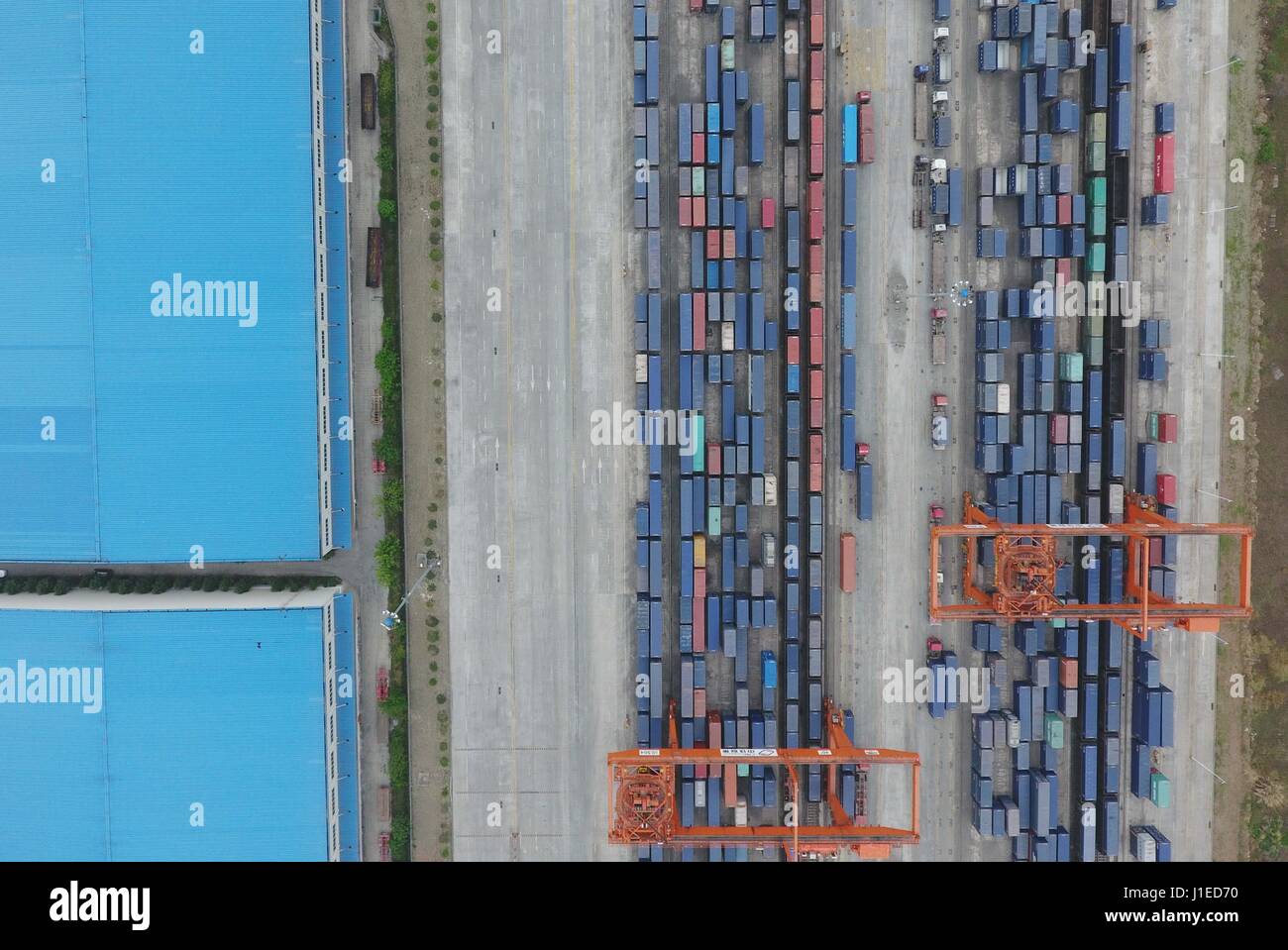 China logistic center hi-res stock photography and images - Alamy