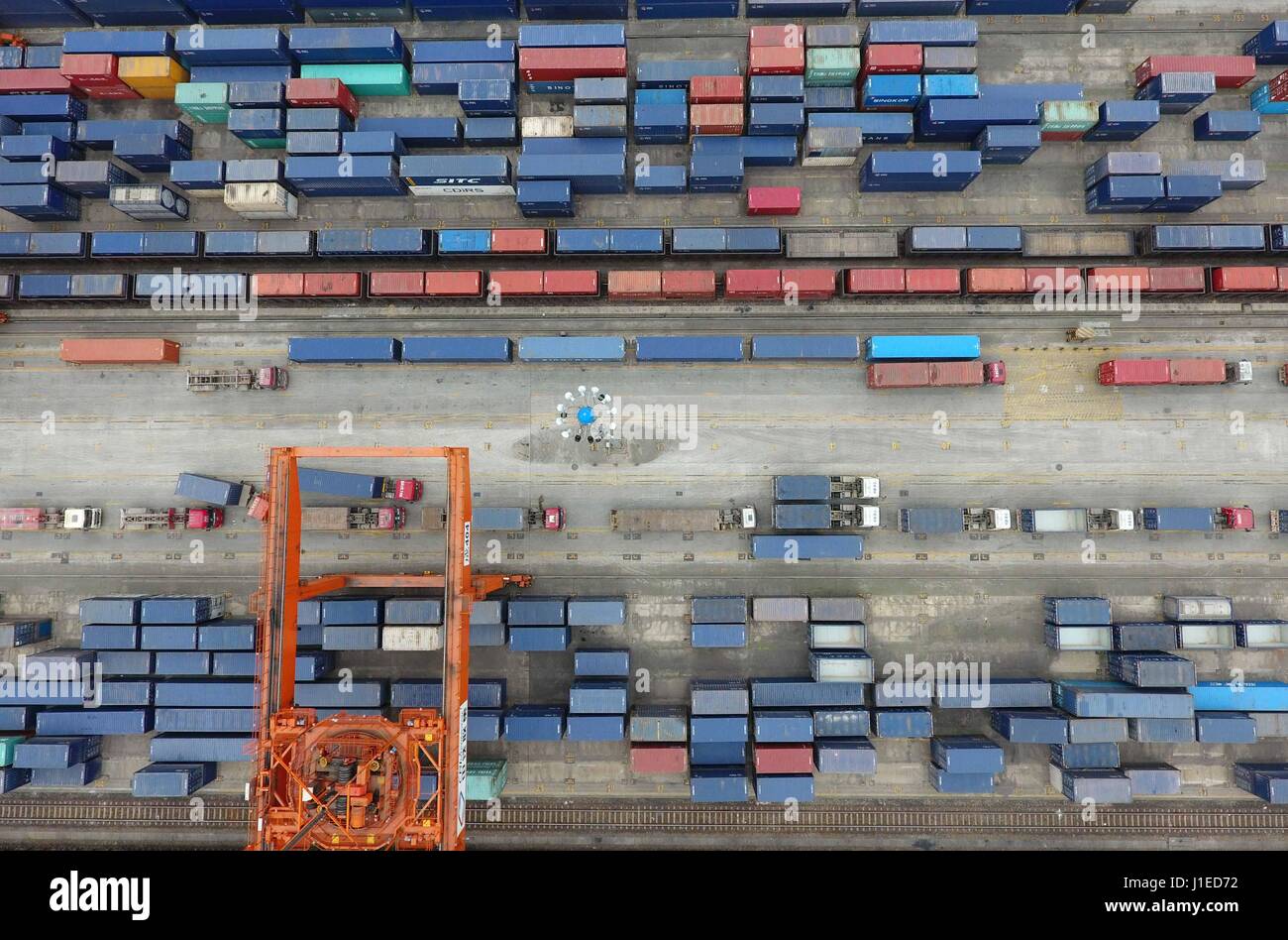 China logistic center hi-res stock photography and images - Alamy