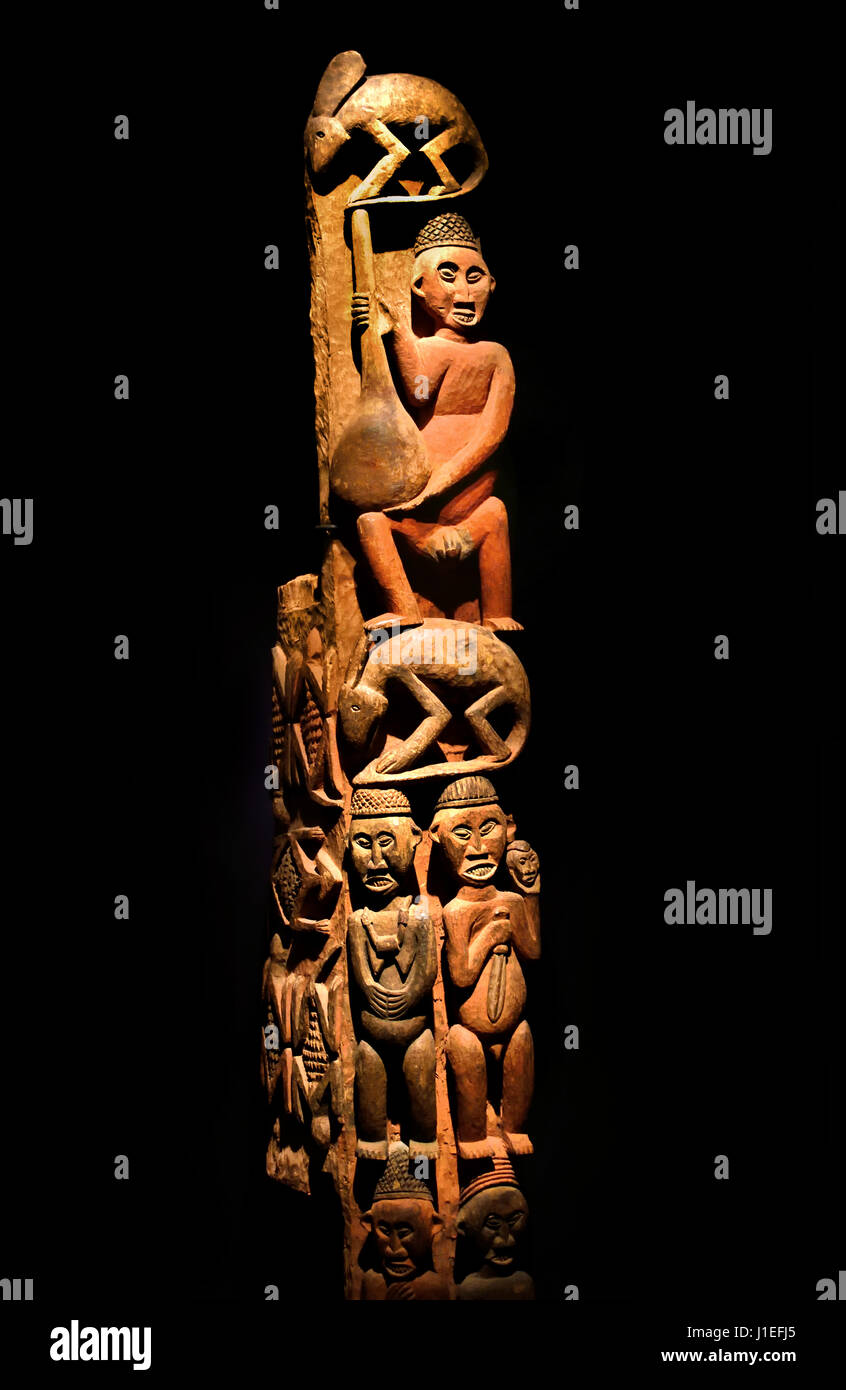 Cameroon art statue hi-res stock photography and images - Alamy