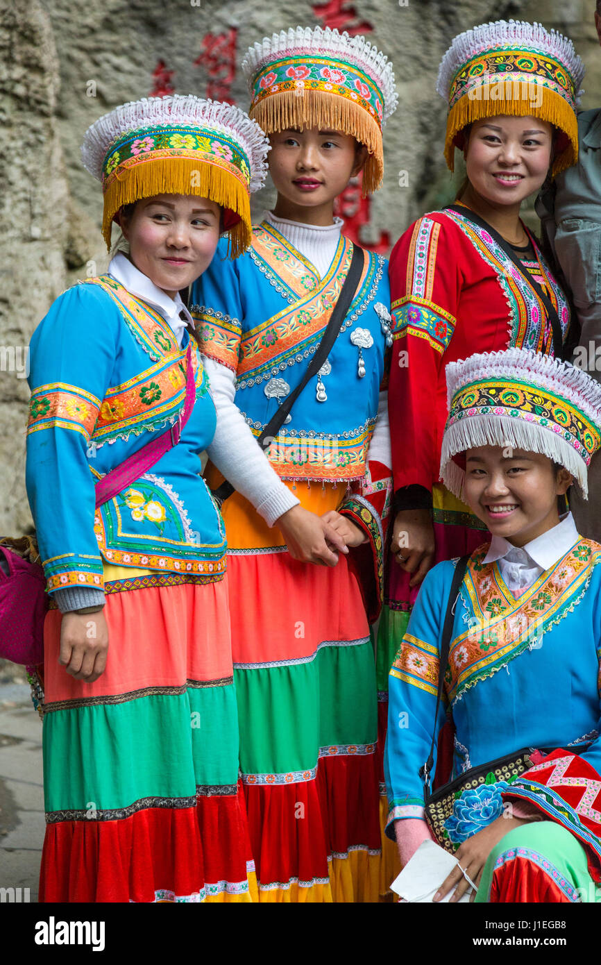 Women in traditional dress china hi-res stock photography and images ...