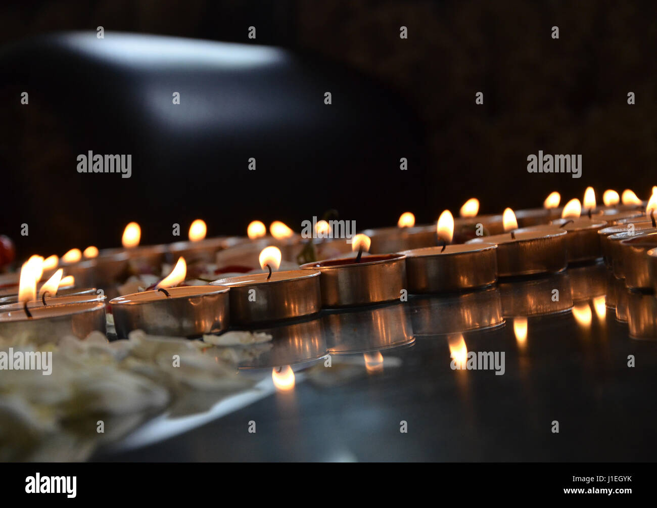 Room full of candle hi-res stock photography and images - Alamy