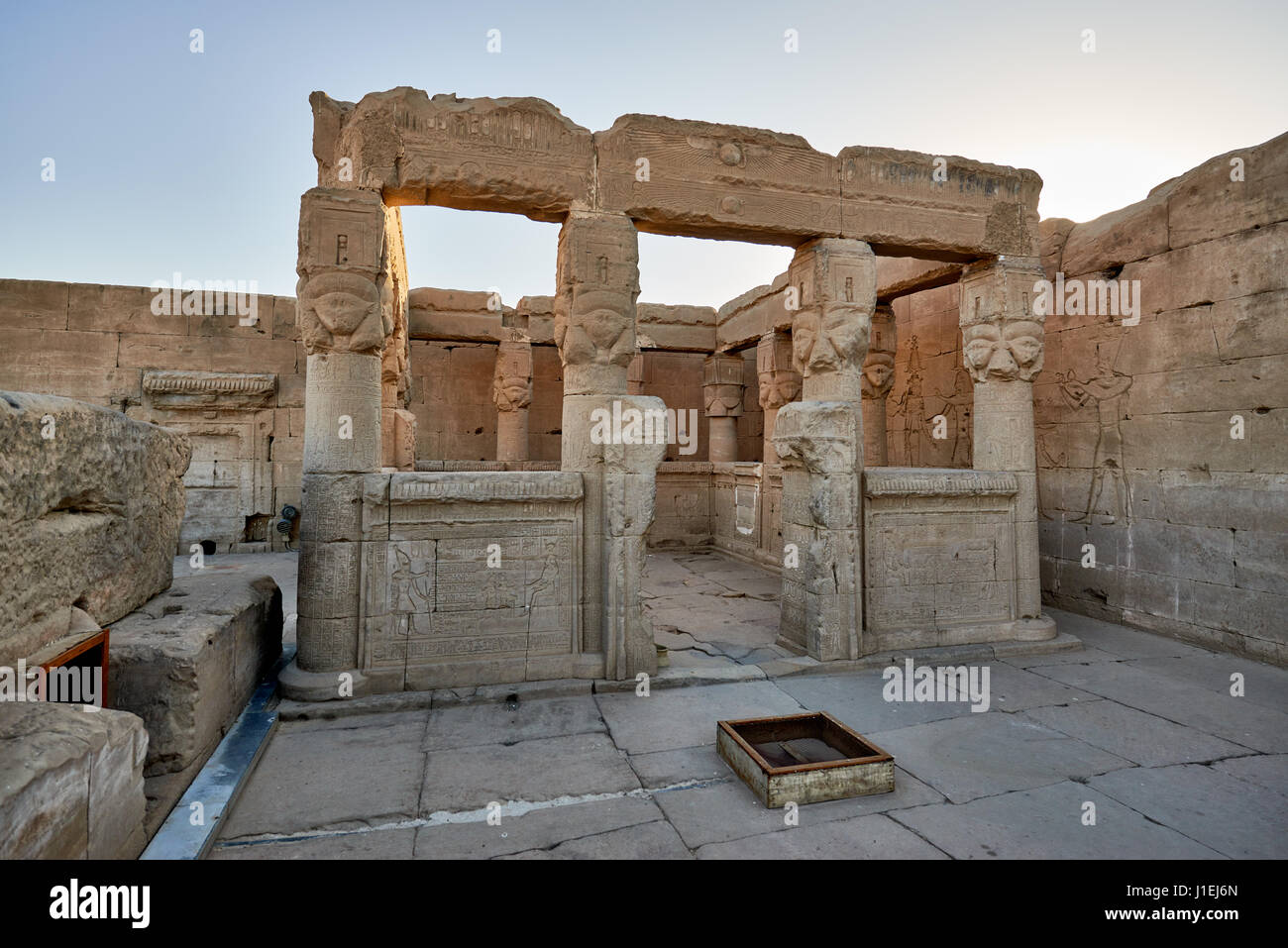 small temple on roof of Hathor temple in ptolemaic Dendera Temple ...