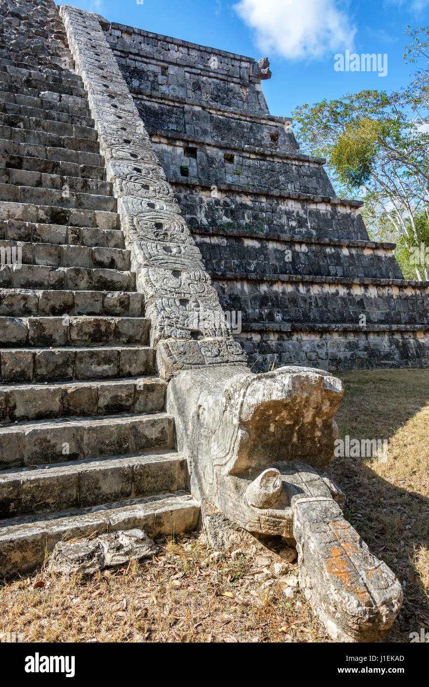 Stairs and snake head on a temple in Chichen Itza, Mexico Stock Photo ...