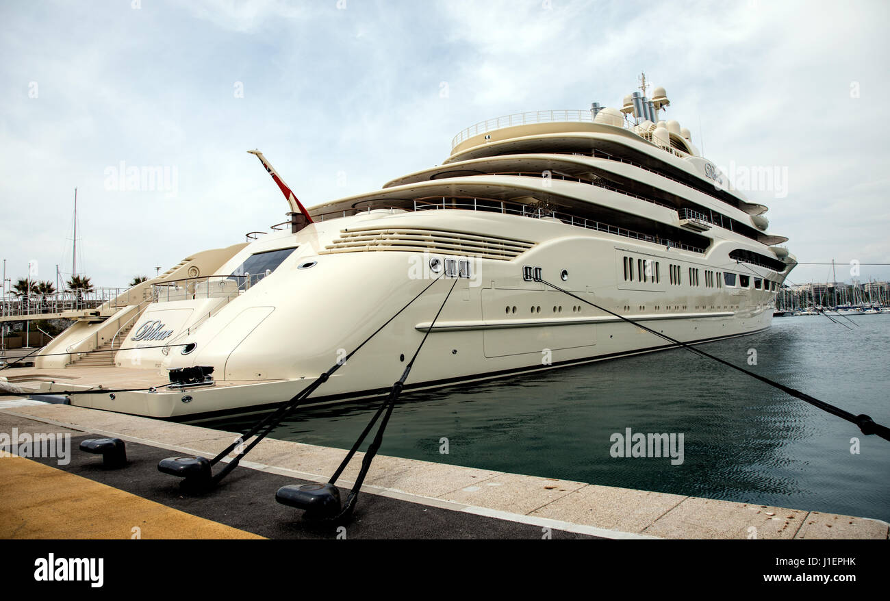 Super yachts hi-res stock photography and images - Alamy
