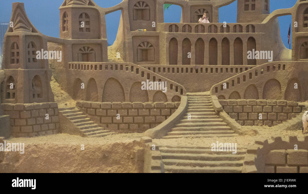 Sand castles build hi-res stock photography and images - Alamy