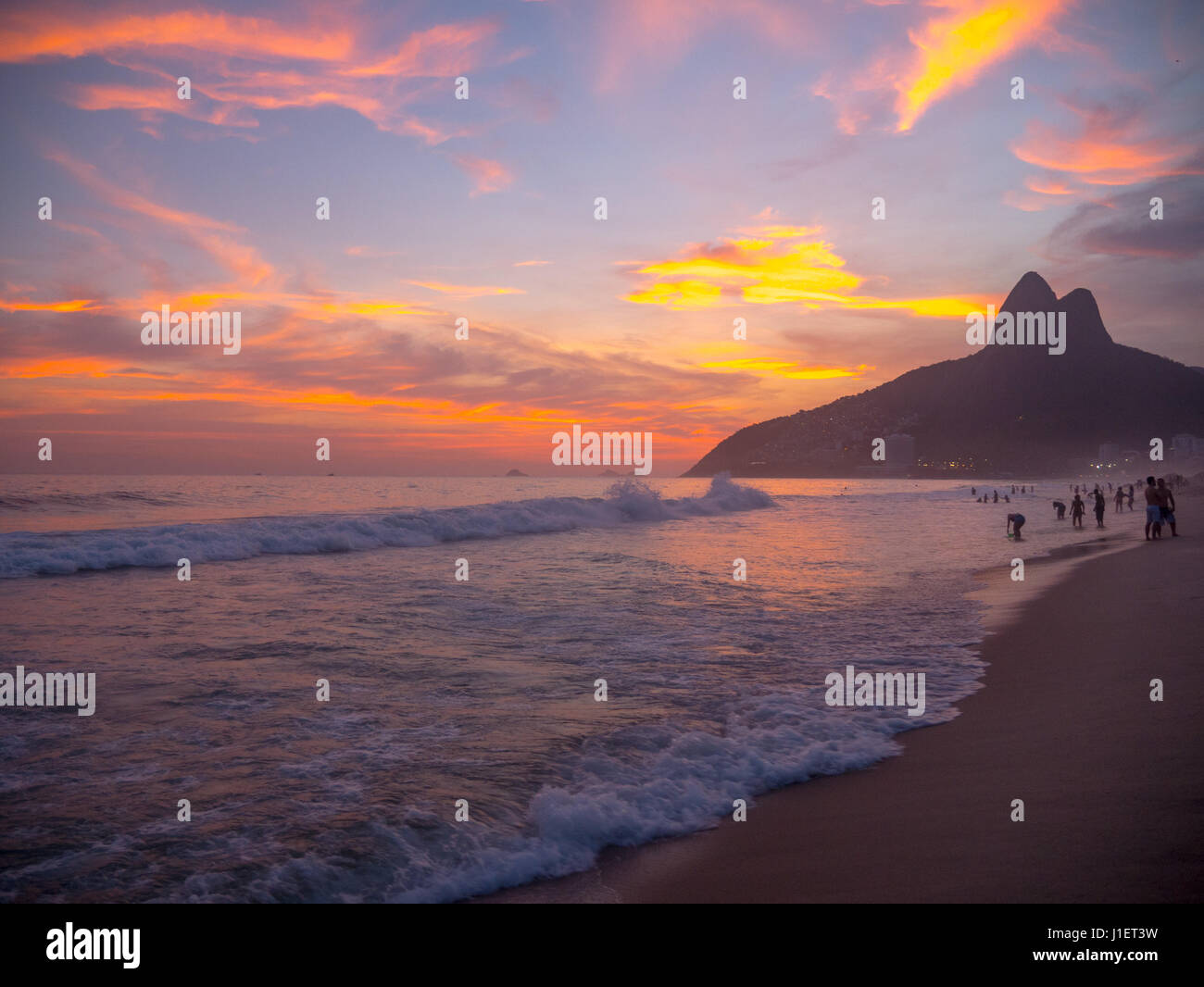 Ipanema Beach at Sunset in Rio de Janeiro Stock Photo - Alamy