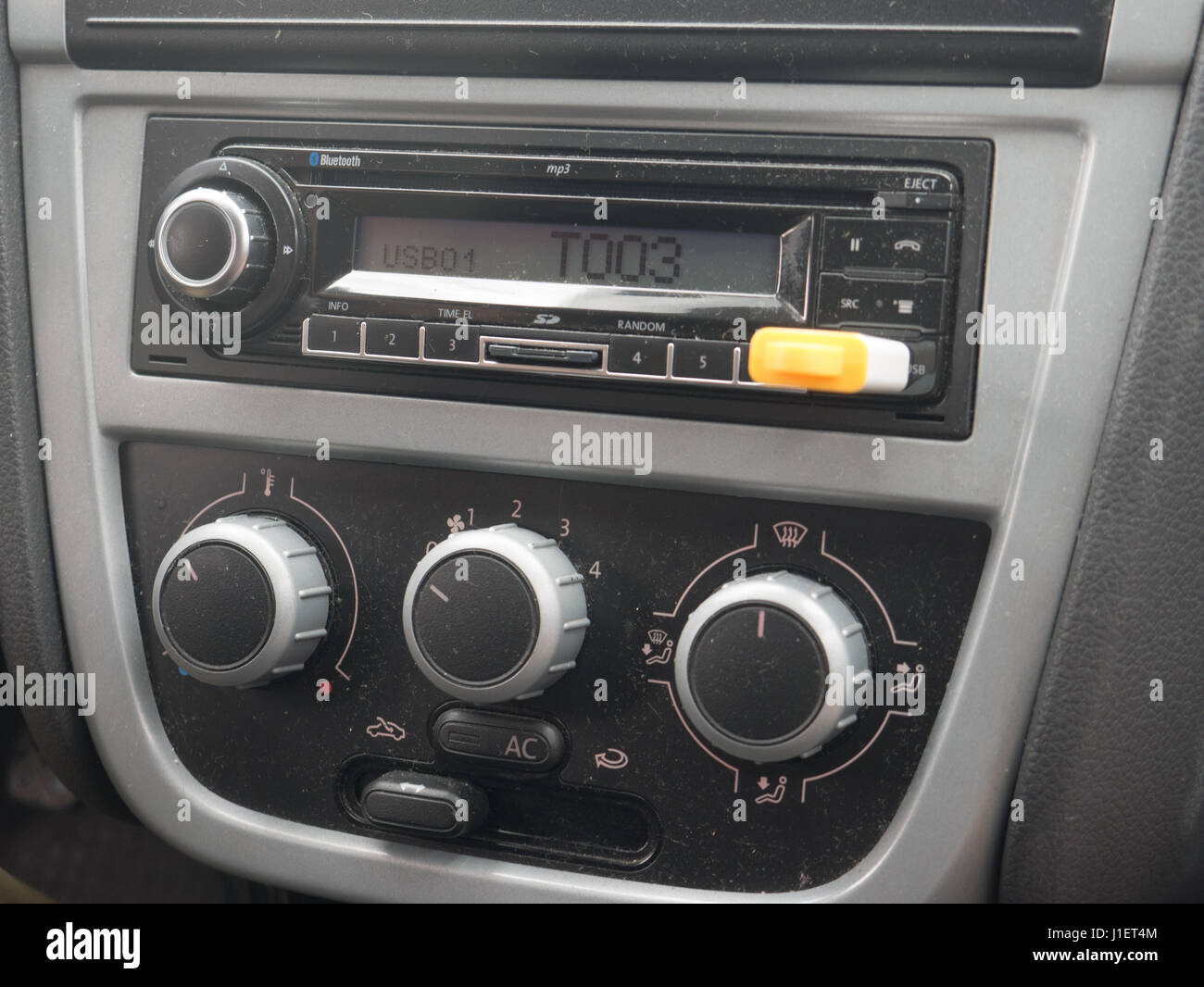Vehicle usb hi-res stock photography and images - Alamy