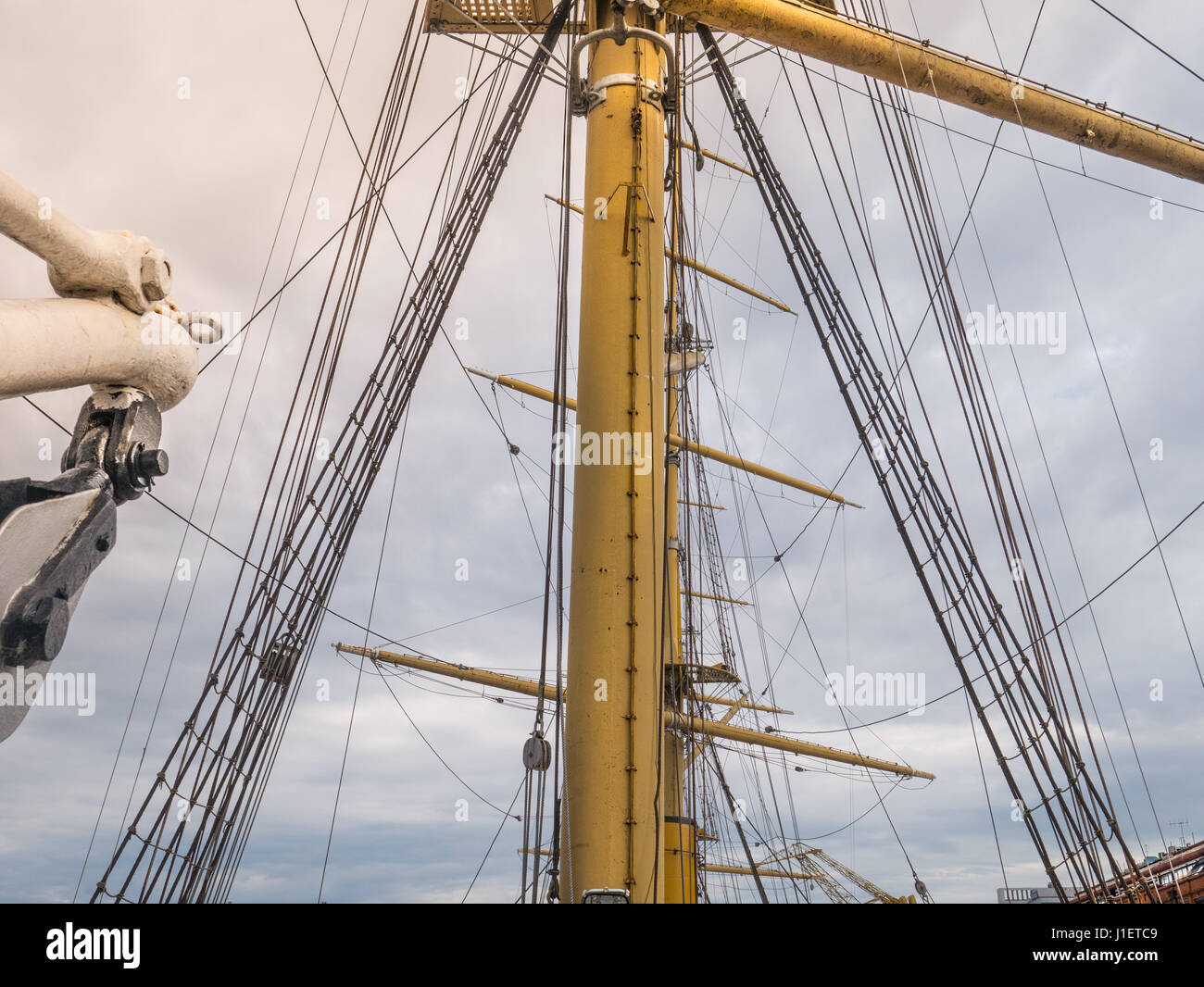 Masts and rigging of a sailing ship Stock Photo - Alamy