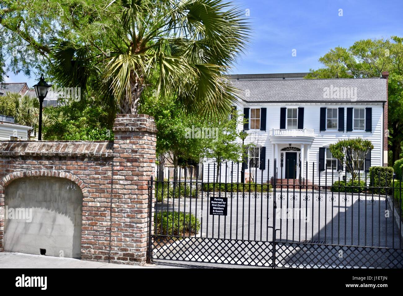 Colonial fence hi-res stock photography and images - Alamy