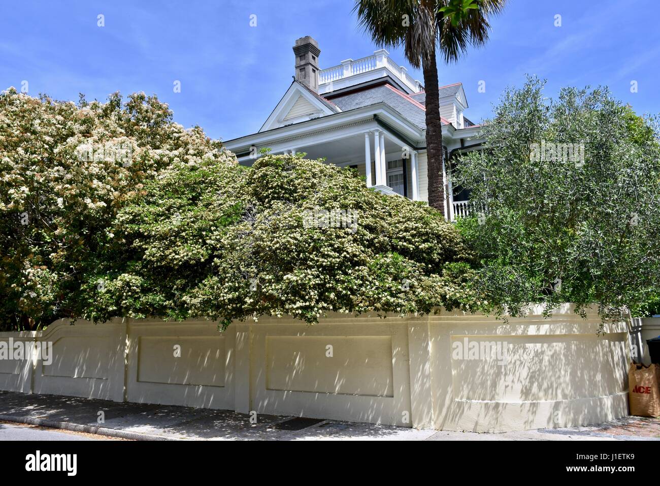 Colonial Style Fence High Resolution Stock Photography and Images - Alamy