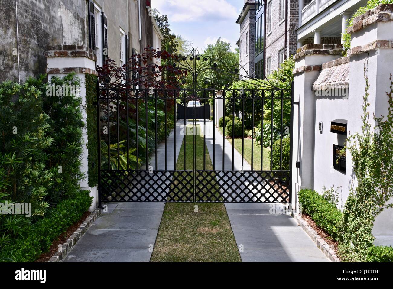 Colonial fence hi-res stock photography and images - Alamy