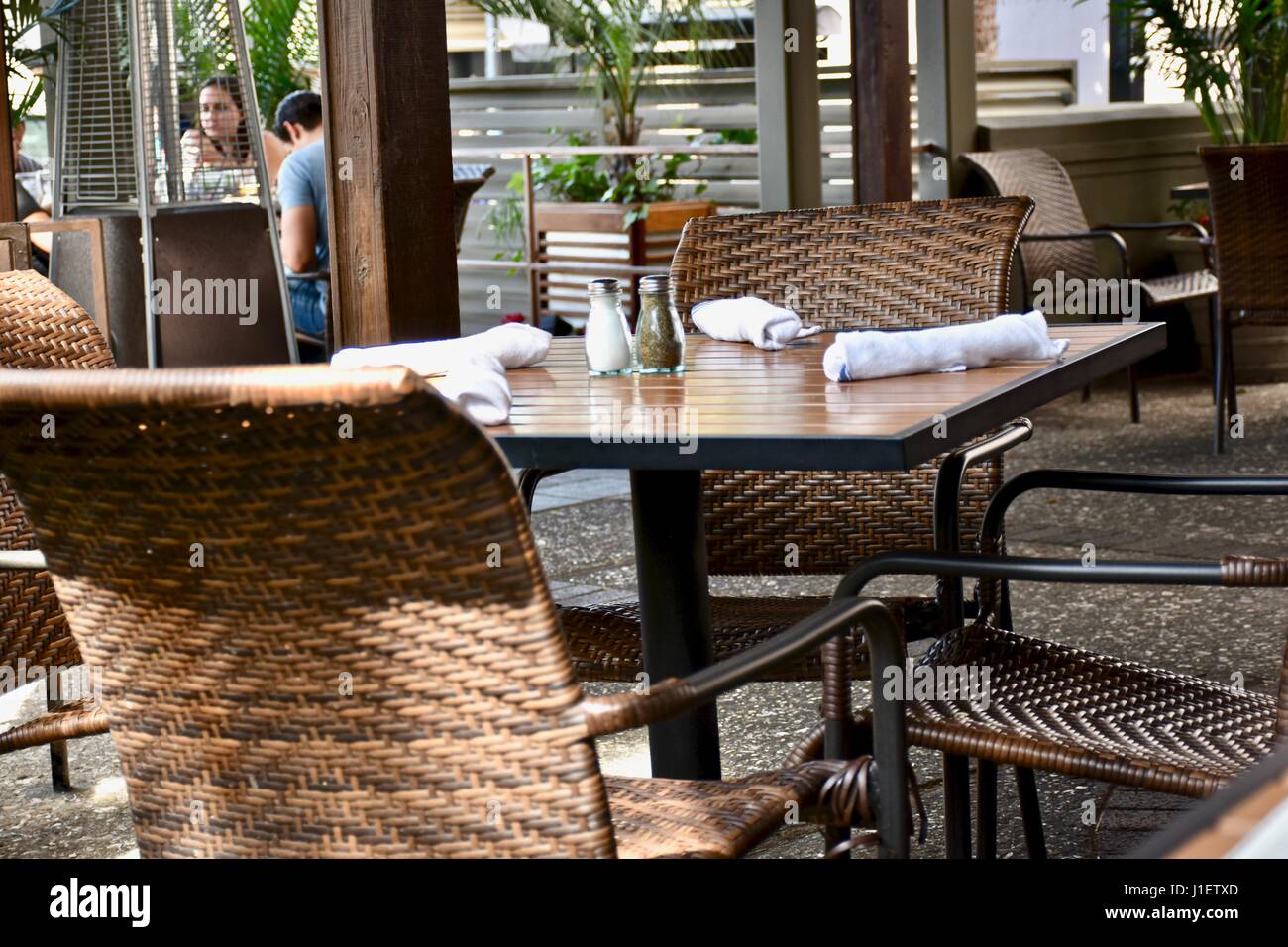 Open unseated table at restaurant Stock Photo - Alamy