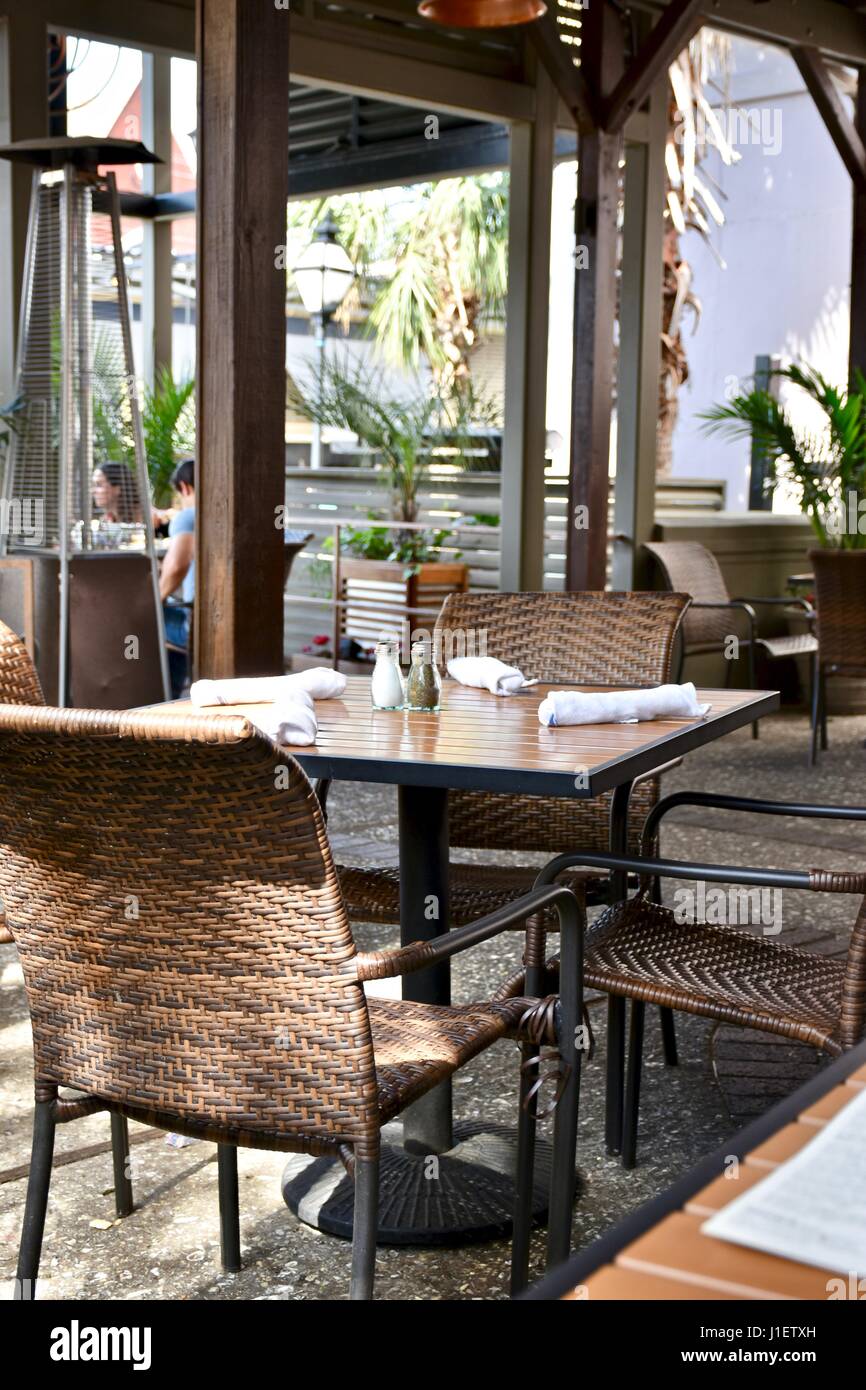 Unseated restaurant table hi-res stock photography and images - Alamy