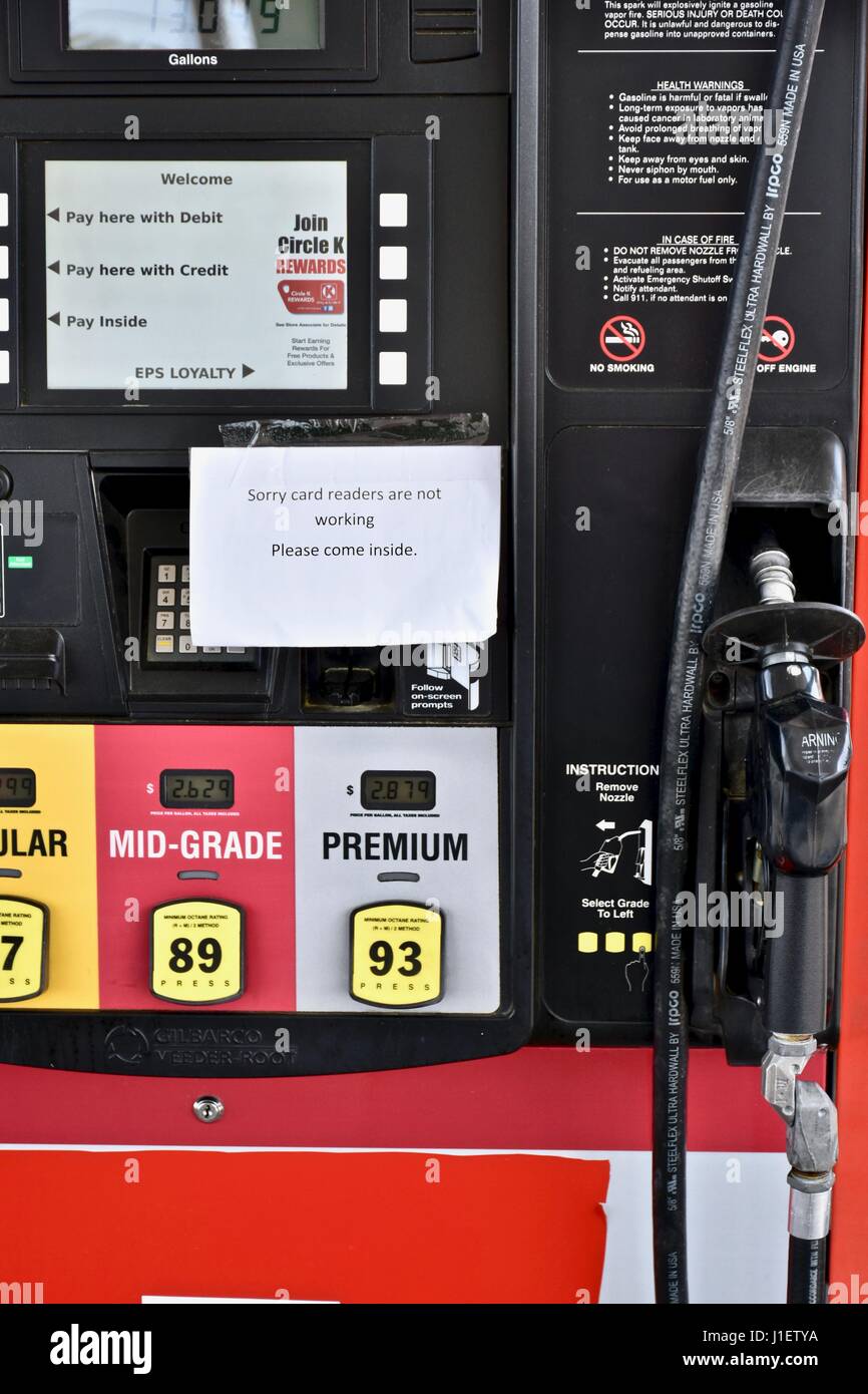 Card readers not working sign on gas station fuel pump Stock Photo - Alamy