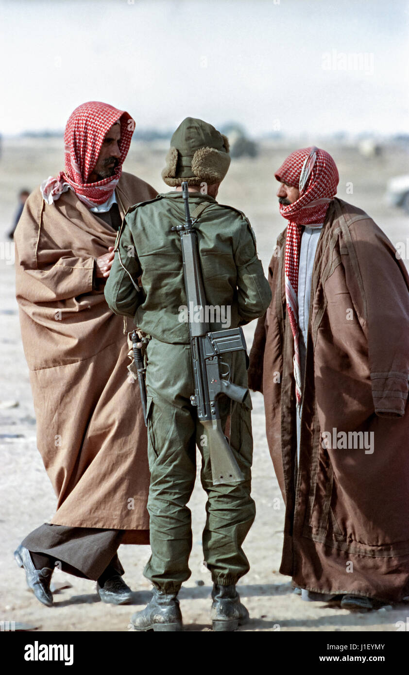 Iraq kuwait refugees gulf war hi-res stock photography and images - Alamy