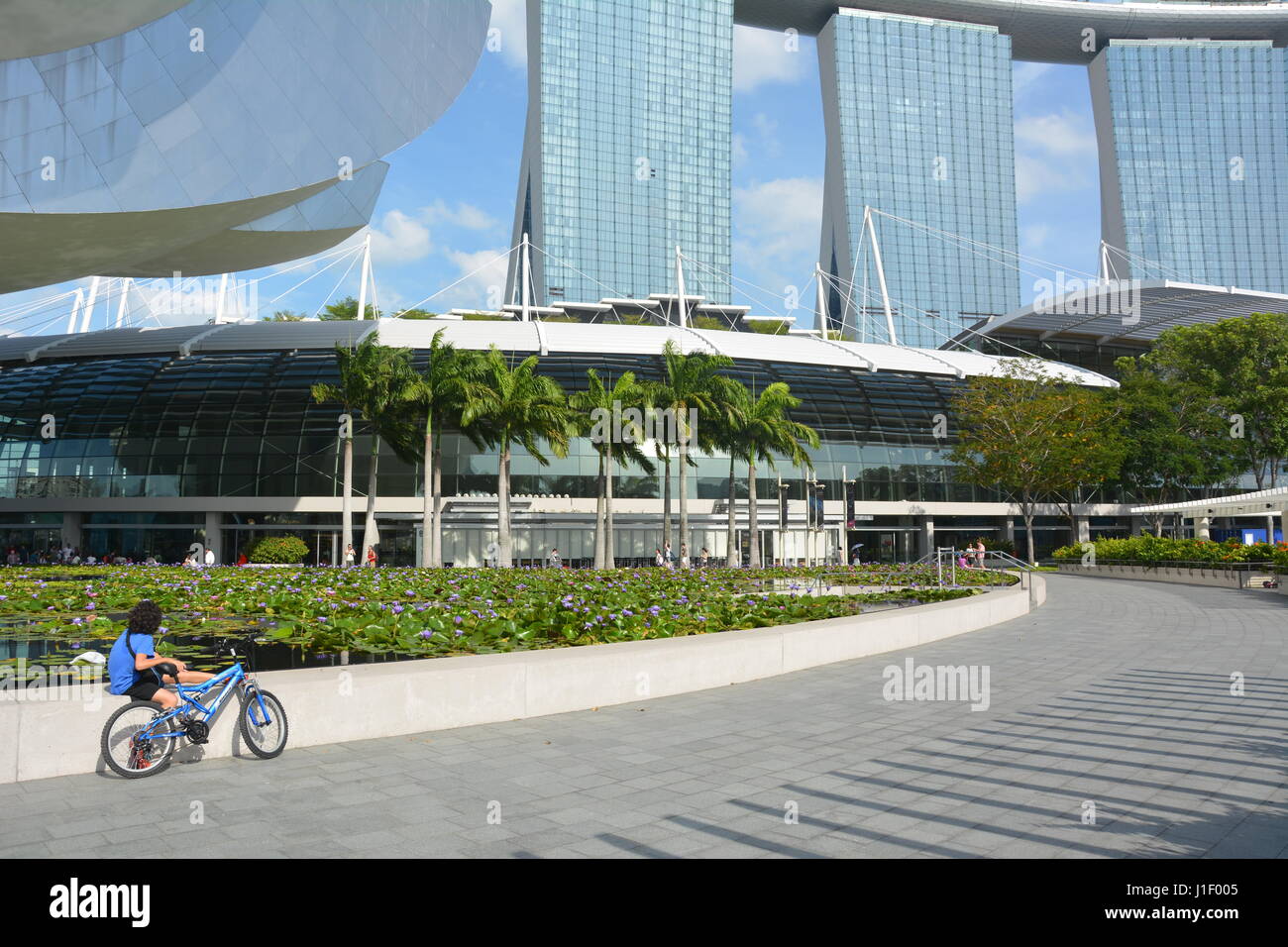 Child in the city Stock Photo - Alamy