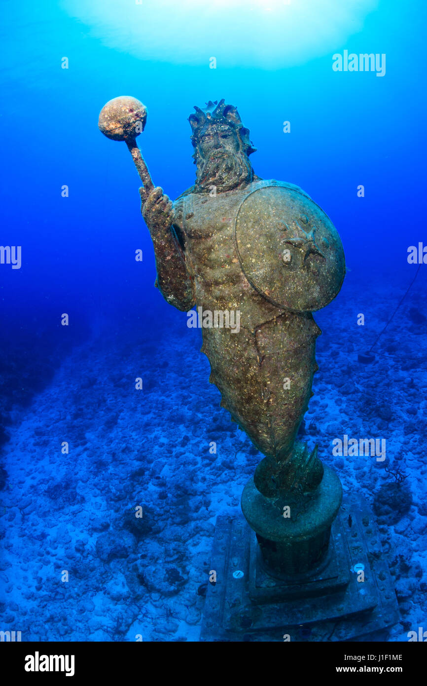 Statue of female diver hi-res stock photography and images - Alamy