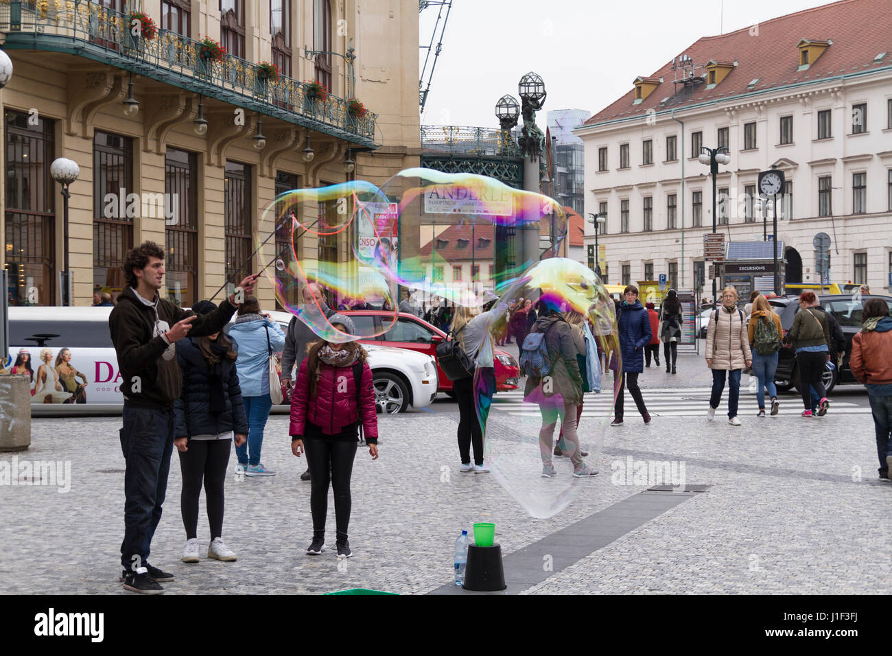 Bubble artist, Prague Stock Photo - Alamy