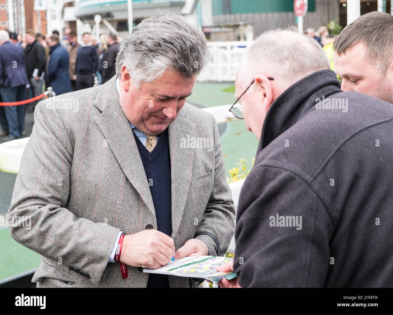 Paul nicholls trainer aintree hi-res stock photography and images - Alamy