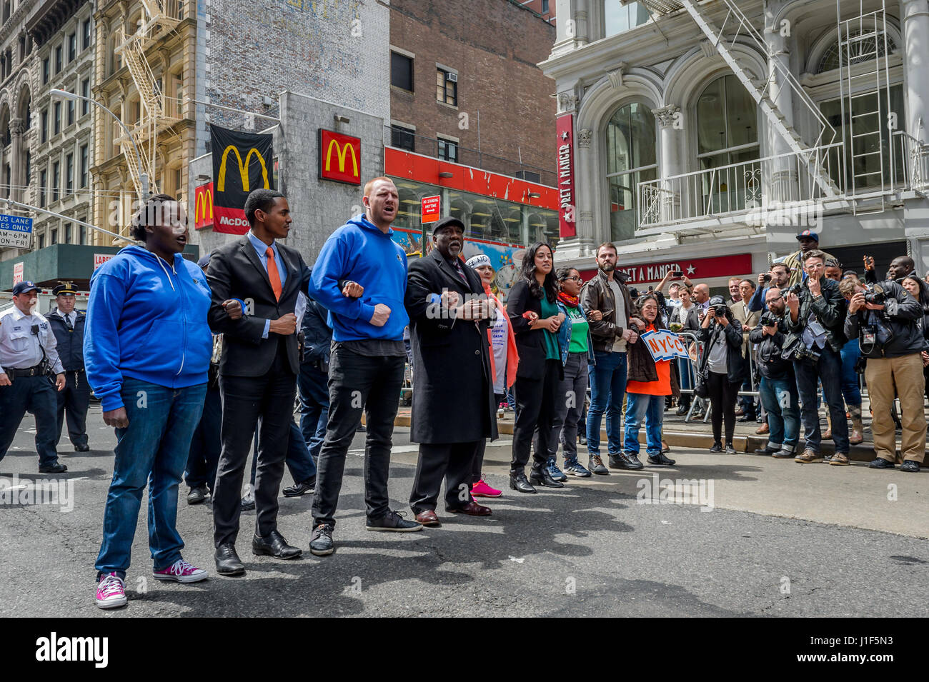 Low income new yorkers hi-res stock photography and images - Alamy