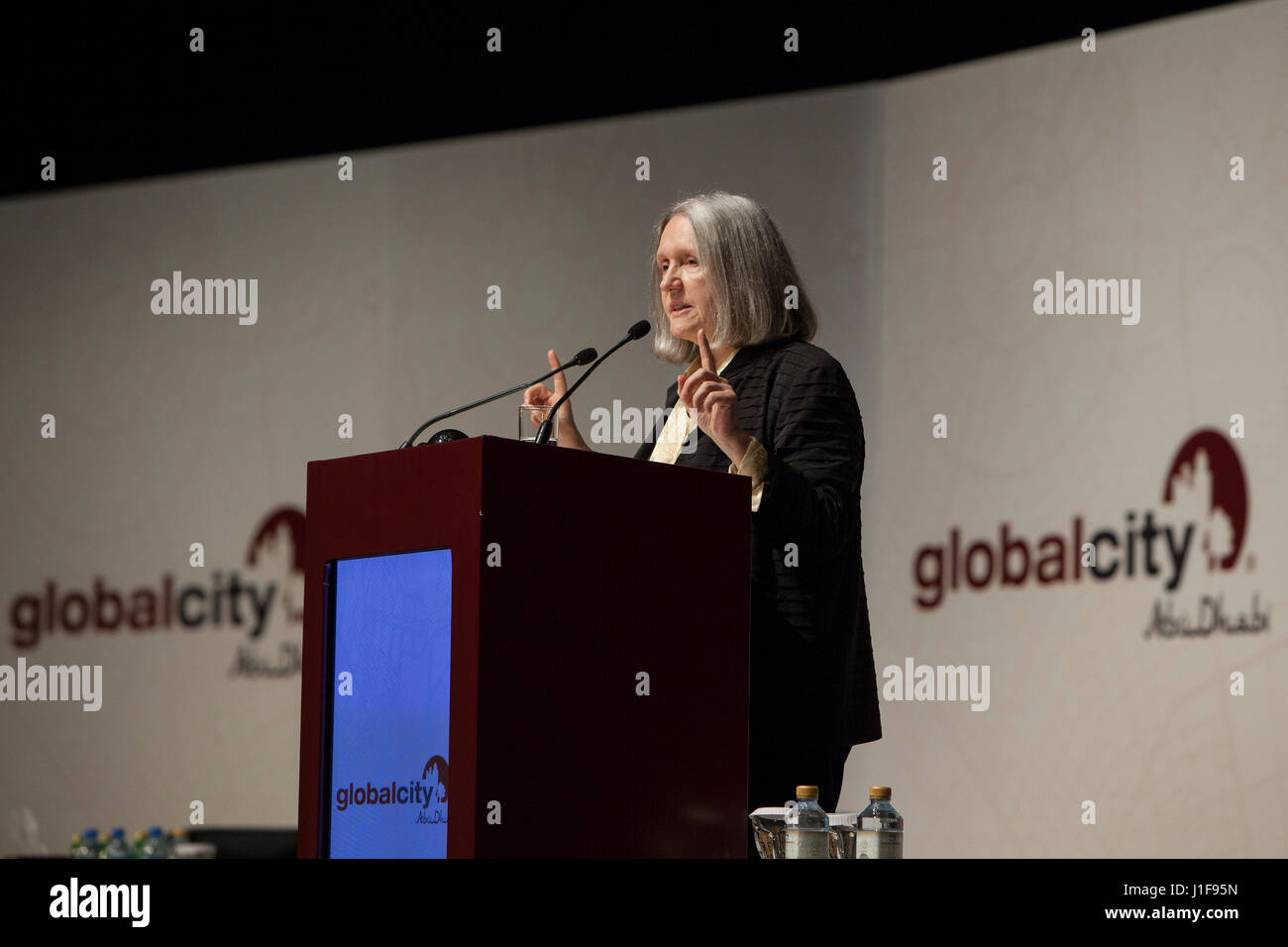 Global city hi-res stock photography and images - Alamy