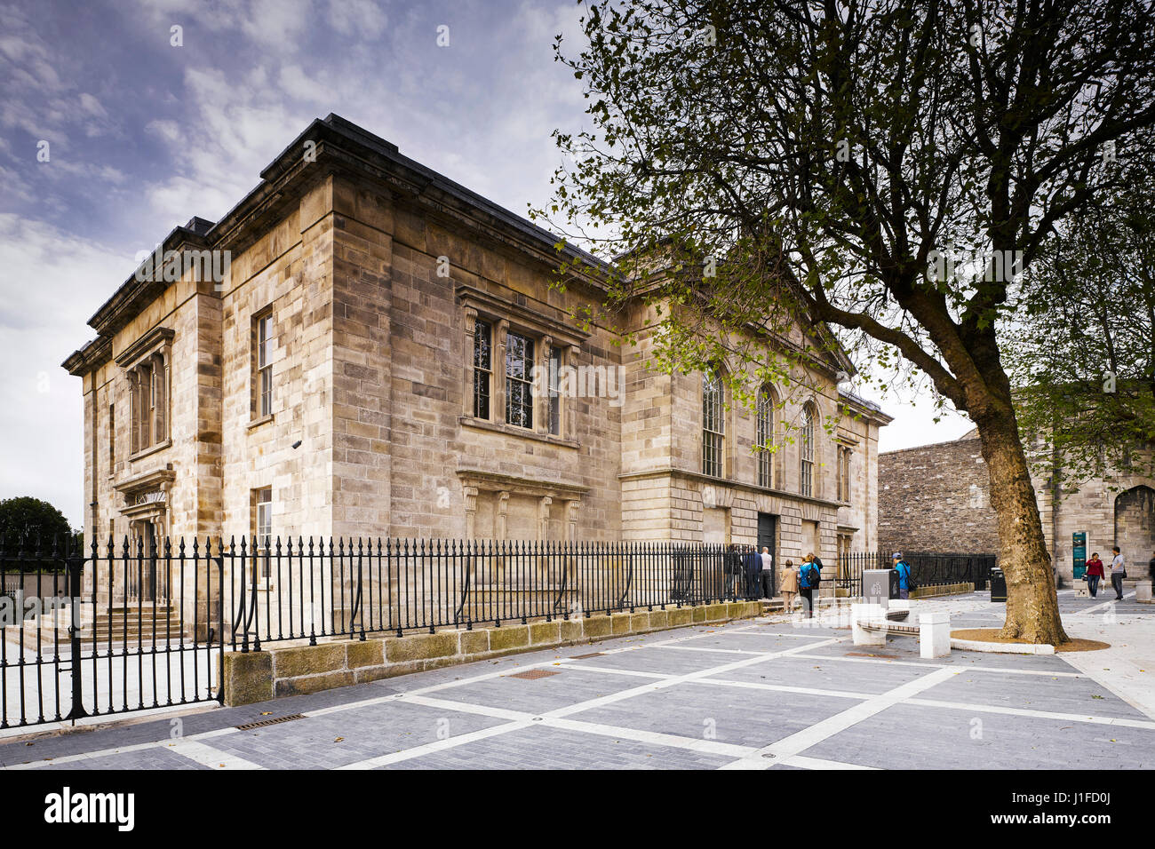 Exterior view of facade showing figurews. Kilmainham Courthouse ...