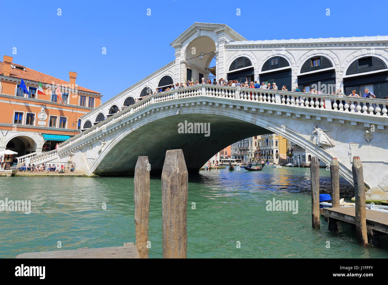 Rialto Bridge (Ponte Di Rialto) on the Grand Canal (Canal Grande ...