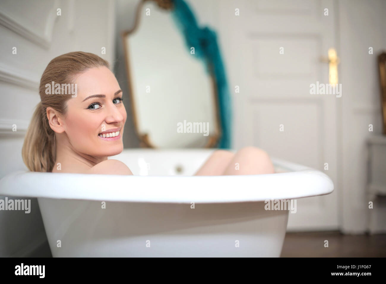 Having a bath retro hi-res stock photography and images - Alamy