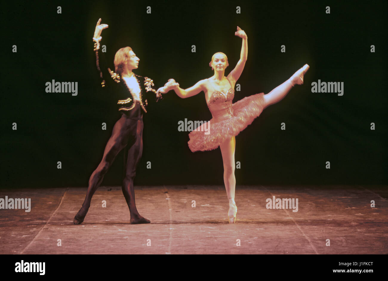 Ballet dancer in the stage hi-res stock photography and images - Alamy