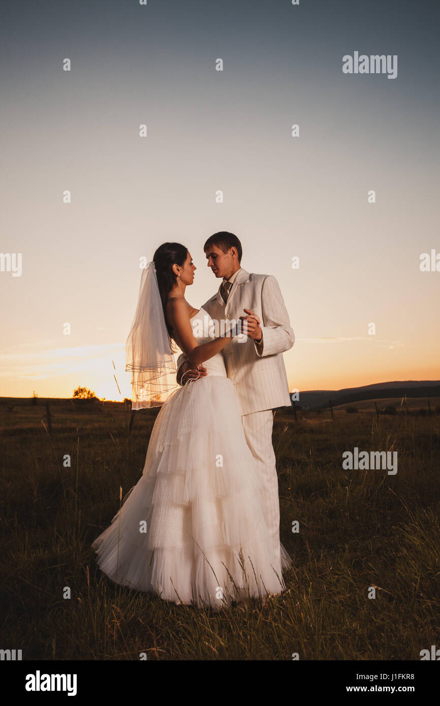 Dancing wedding couple Stock Photo - Alamy