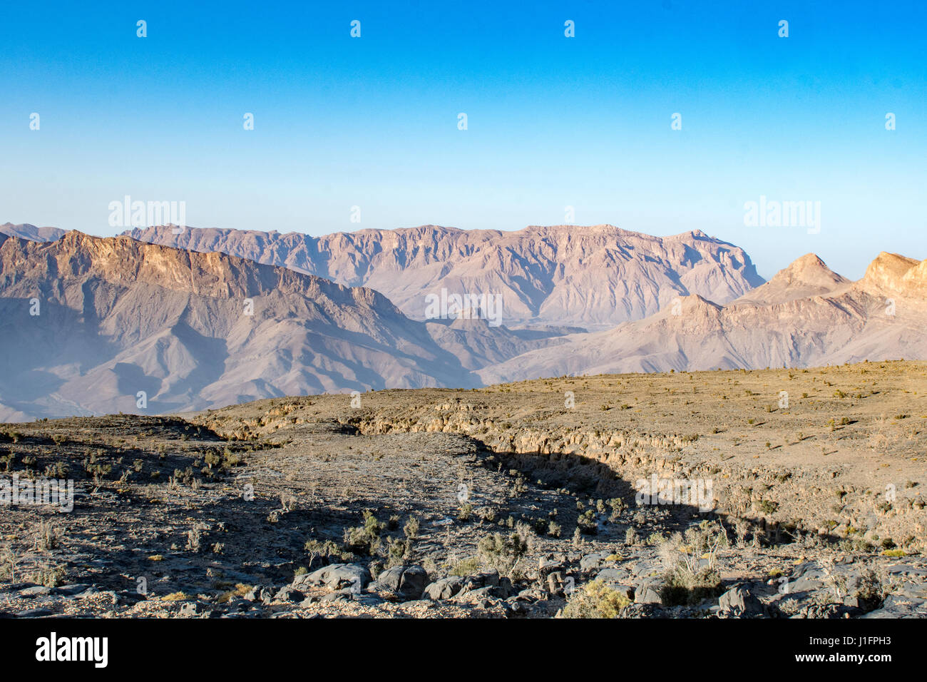 Oman; Purple toned Al Hajar Mountains range at Jebel Shams Stock Photo ...