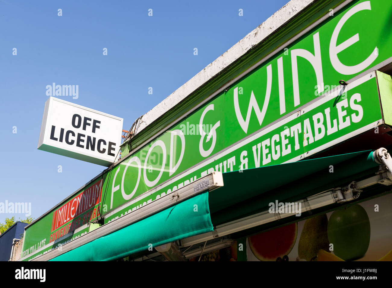 Off licence uk hi-res stock photography and images - Alamy