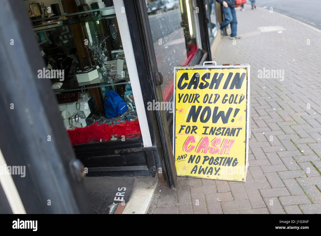 Gold shop cash sign hi-res stock photography and images - Alamy