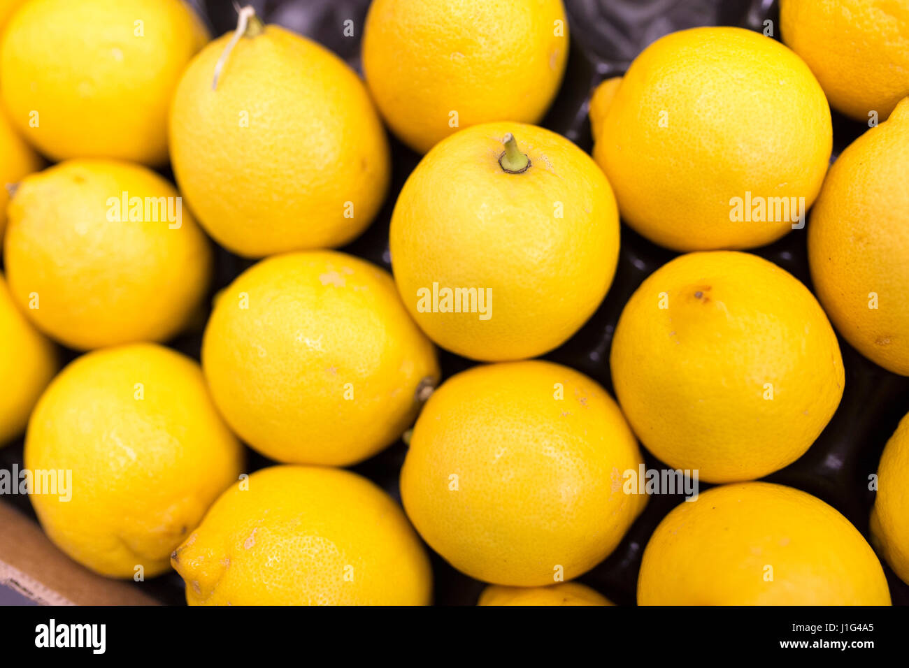 Lemons for sale hi-res stock photography and images - Alamy