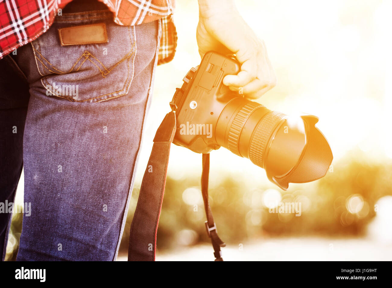 Holding cameras hi-res stock photography and images - Alamy