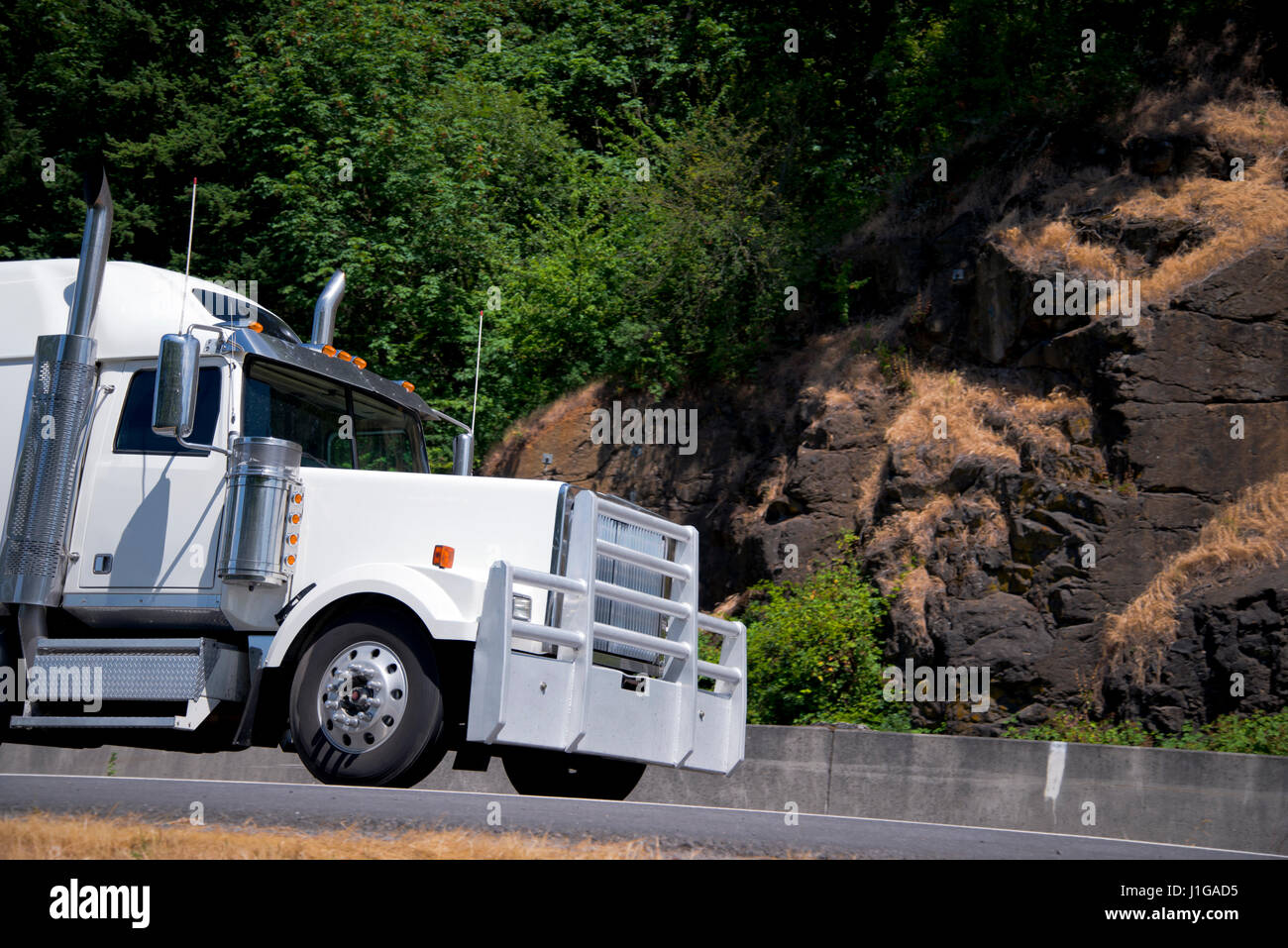 White semi truck hi-res stock photography and images - Alamy
