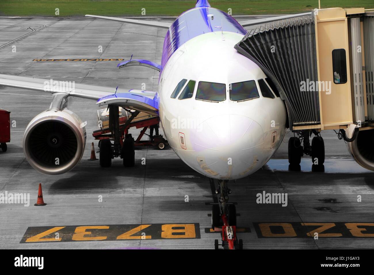 Airplane ready for boarding Stock Photo - Alamy