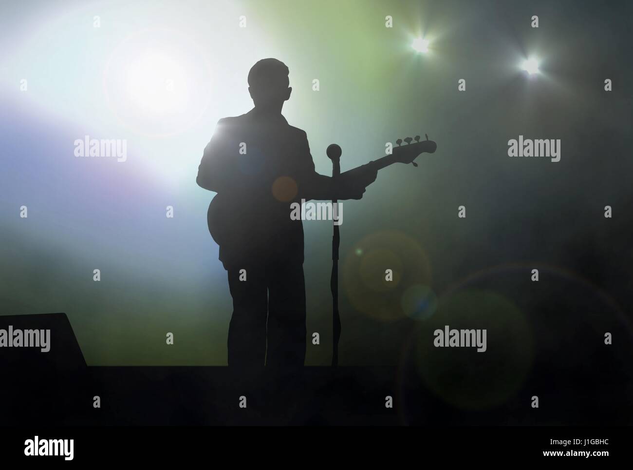 Person under spotlight on stage hi-res stock photography and images - Alamy