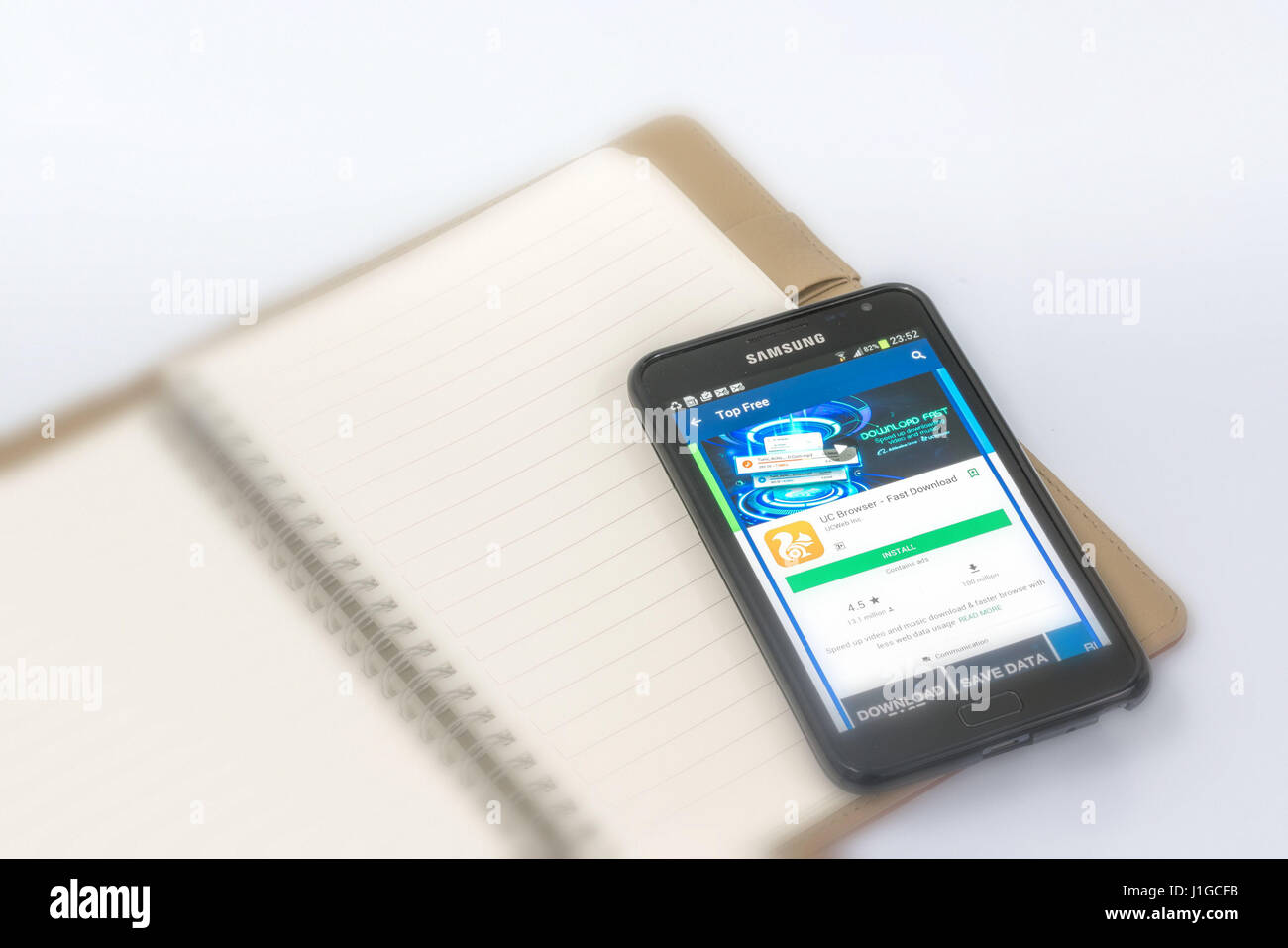 Downloader hi-res stock photography and images - Alamy