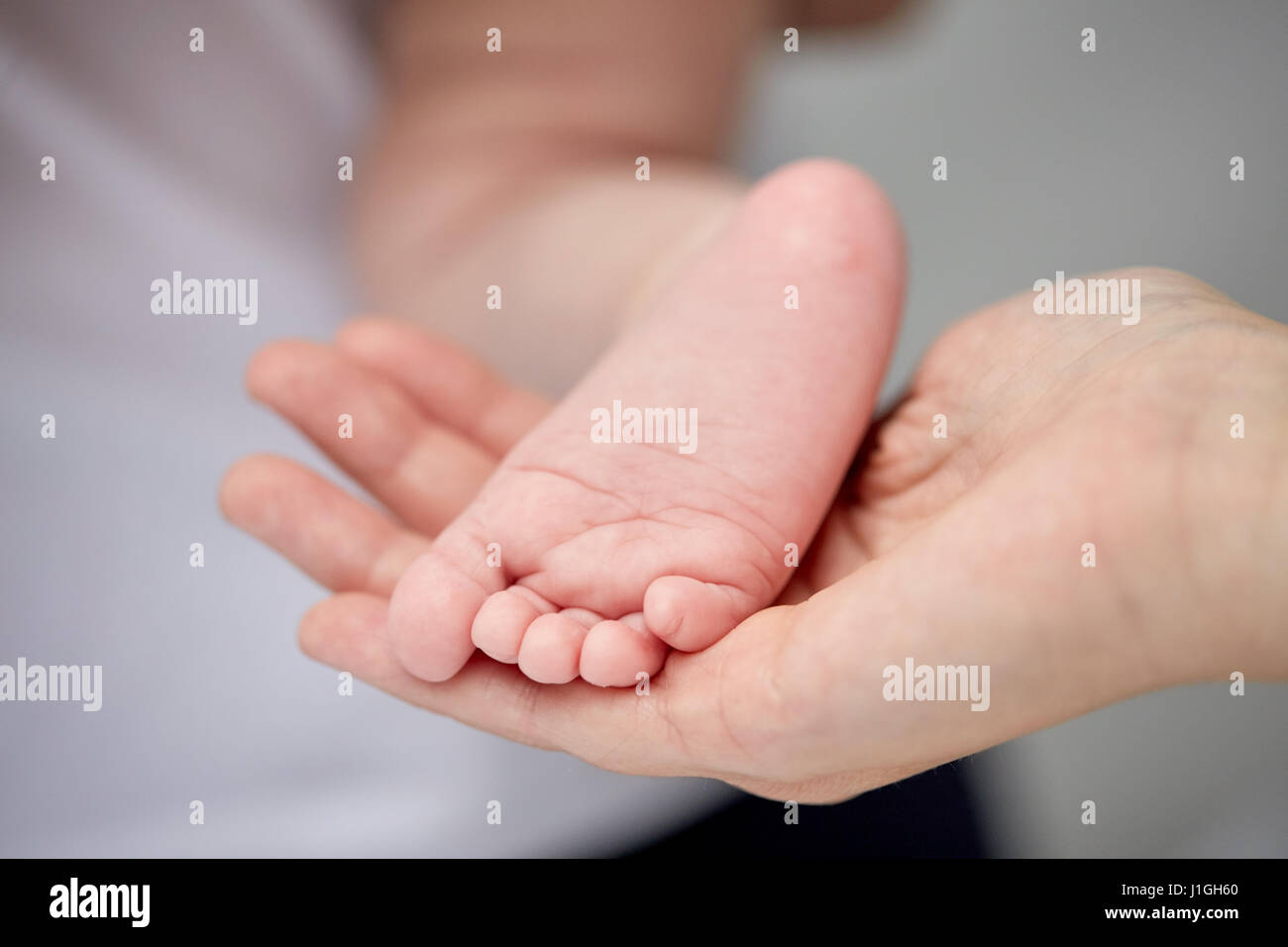 Baby hand and foot hi-res stock photography and images - Alamy