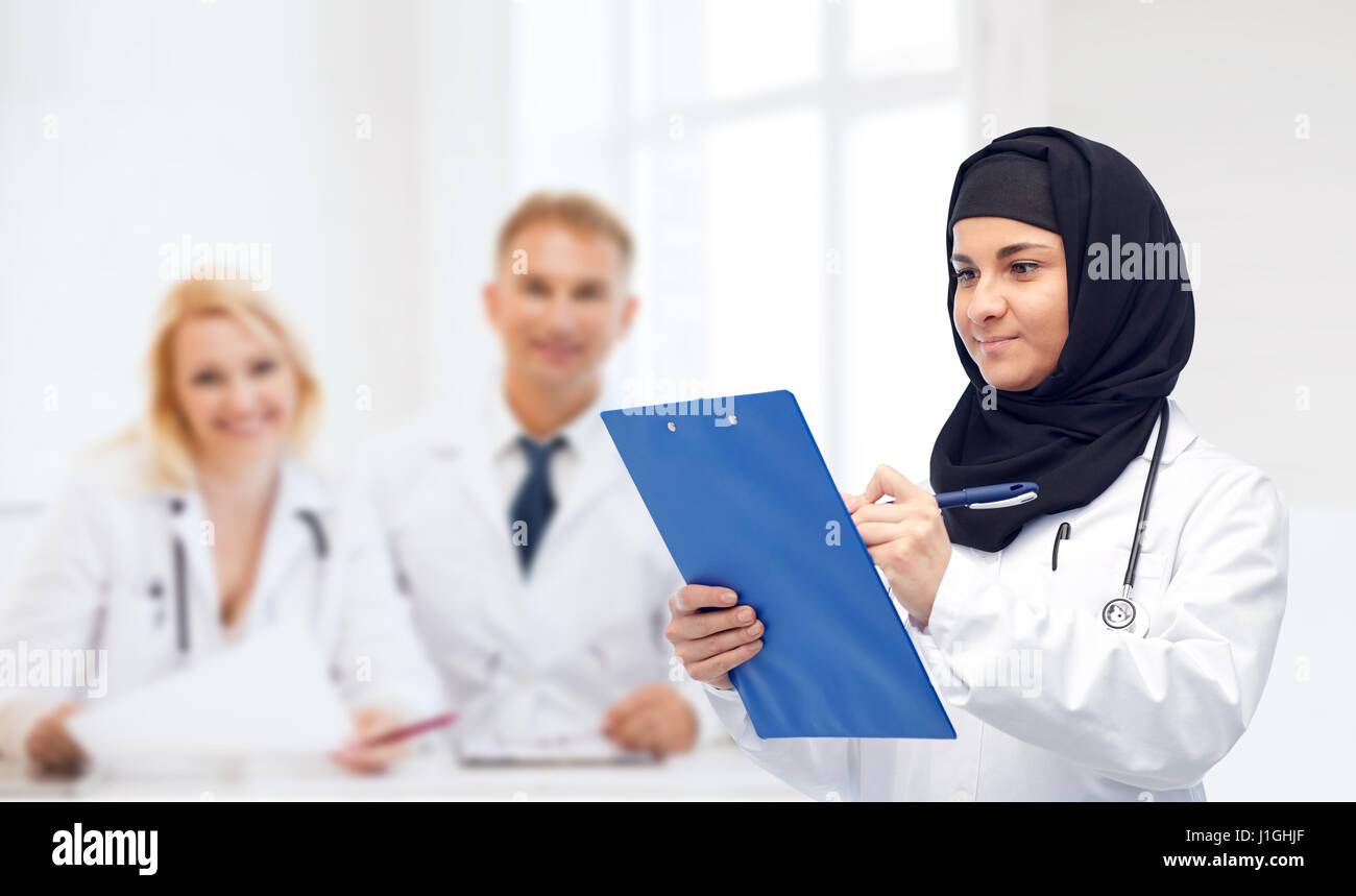 Muslim doctor hospital hi-res stock photography and images - Alamy