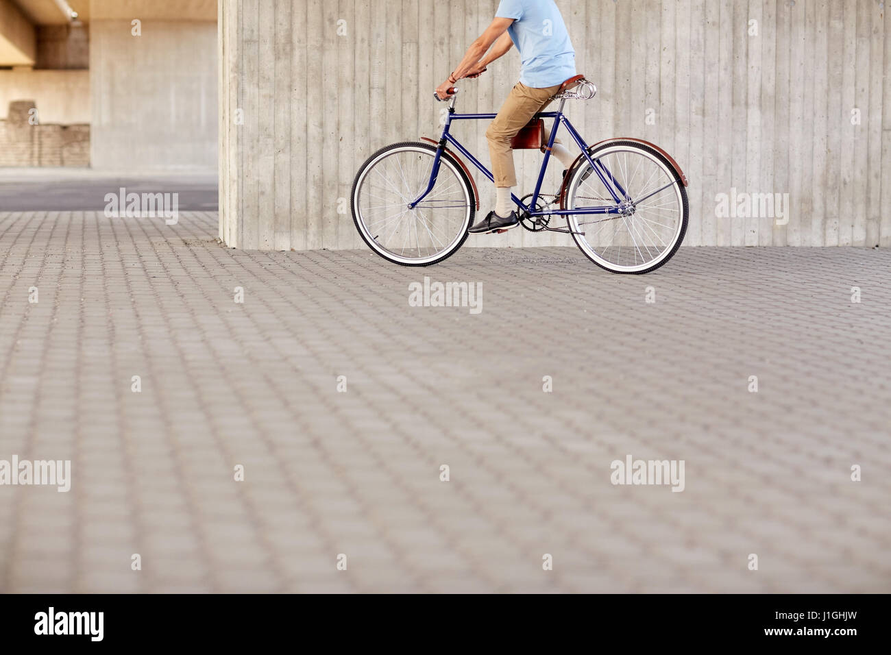 Man riding vintage cycle hi-res stock photography and images - Alamy