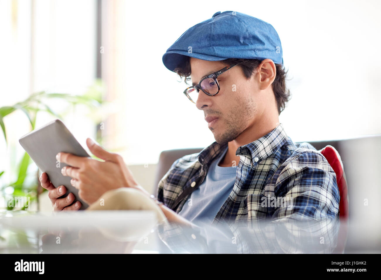 Male freelancer tablet sitting hi-res stock photography and images - Alamy