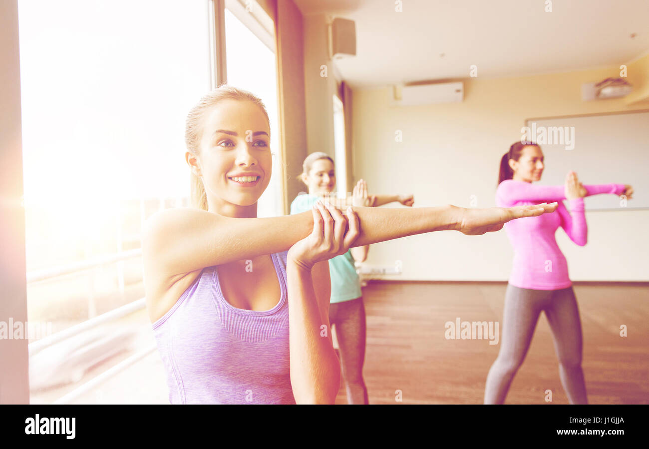 group of women working out in gym Stock Photo - Alamy