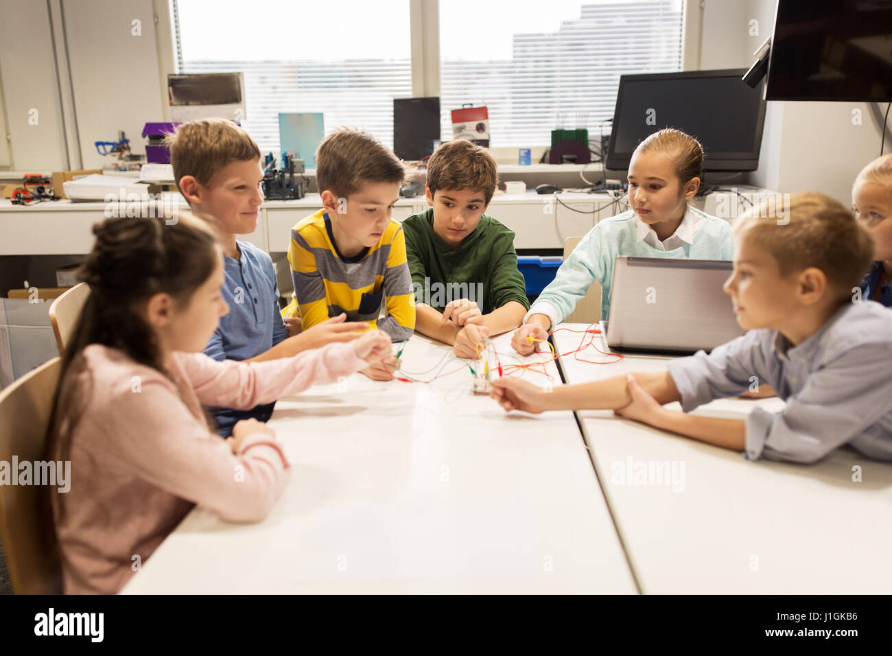 kids with invention kit at robotics school Stock Photo - Alamy