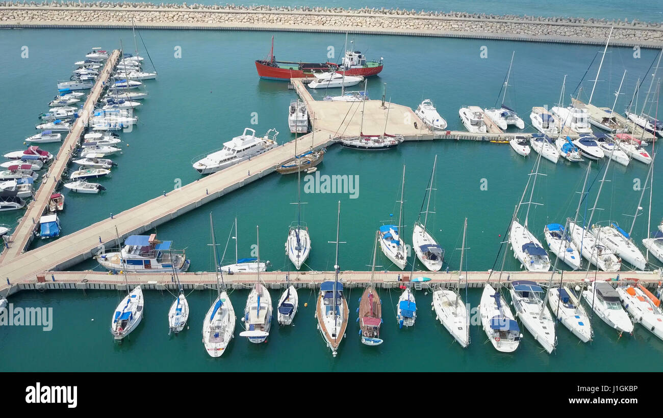 Boats yachts marina pier dock hi-res stock photography and images - Alamy