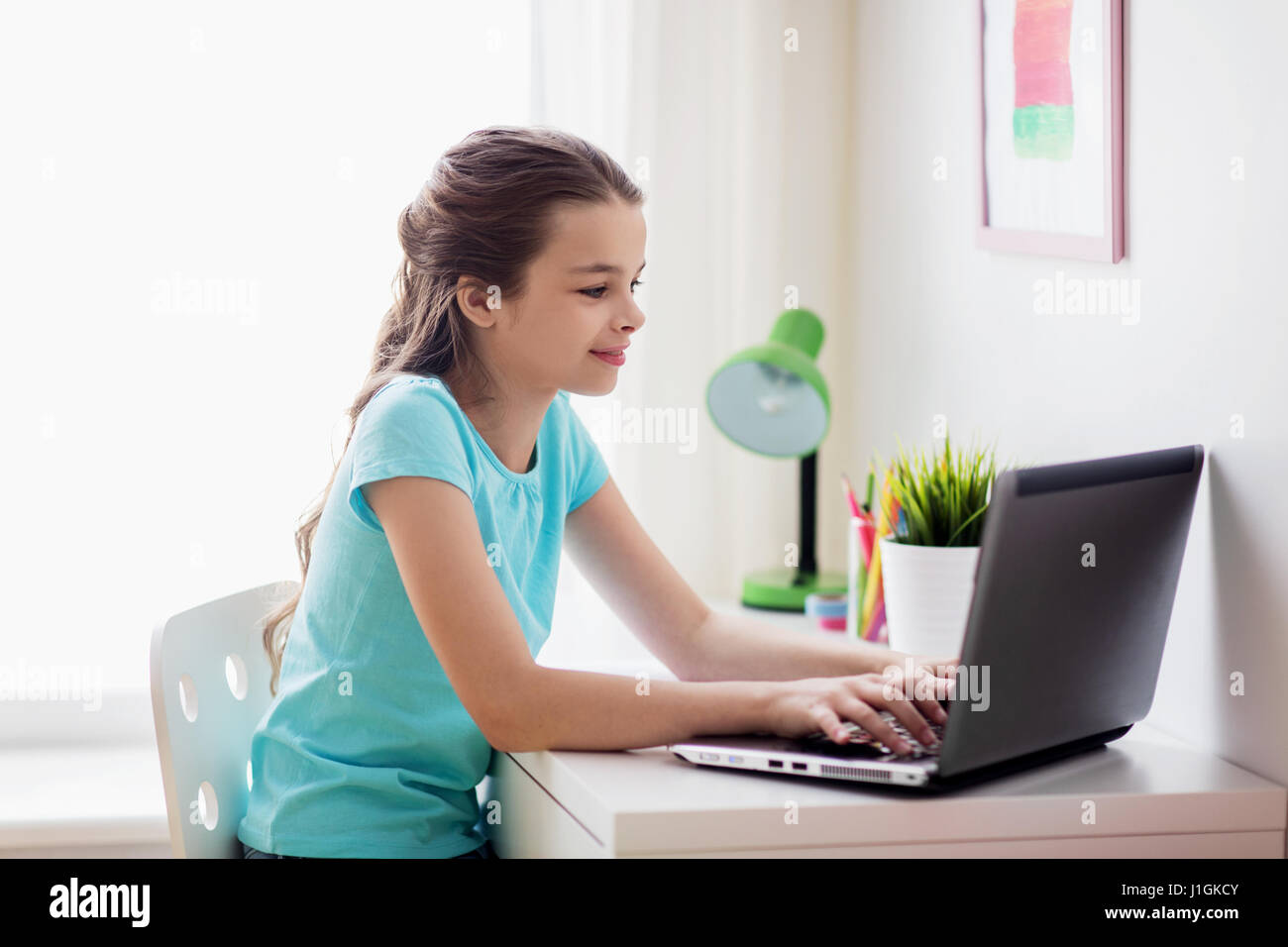 girl typing on laptop at home Stock Photo - Alamy