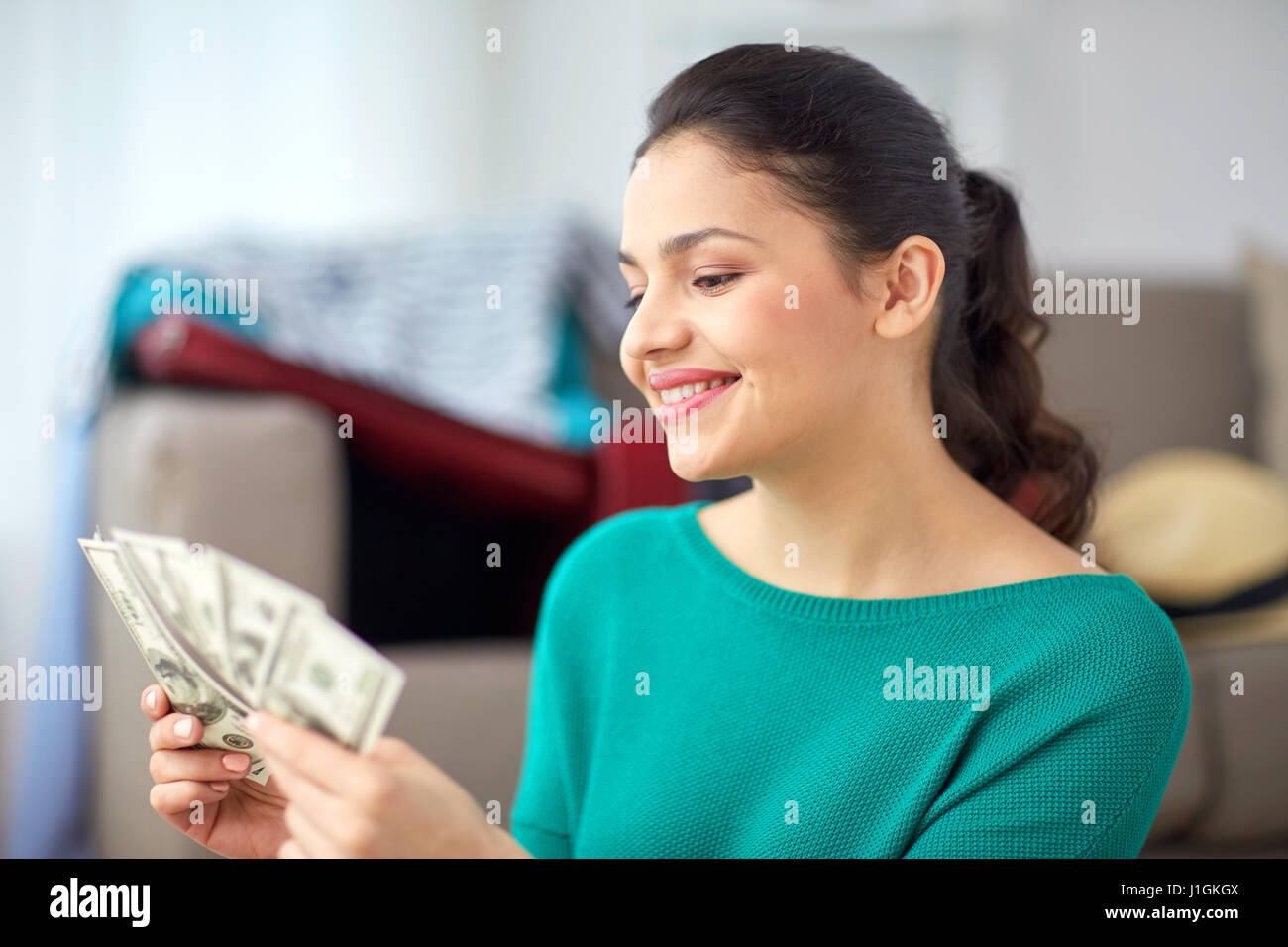 Travel money woman hi-res stock photography and images - Alamy